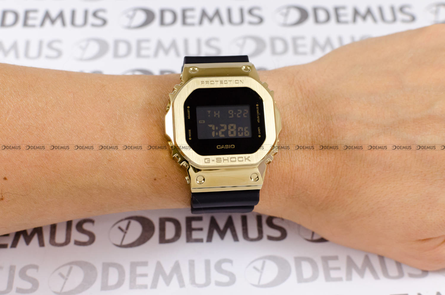 Zegarek Męski G-SHOCK GM 5600G 9ER Złoty | Zegarki Casio \ Zegarki ...